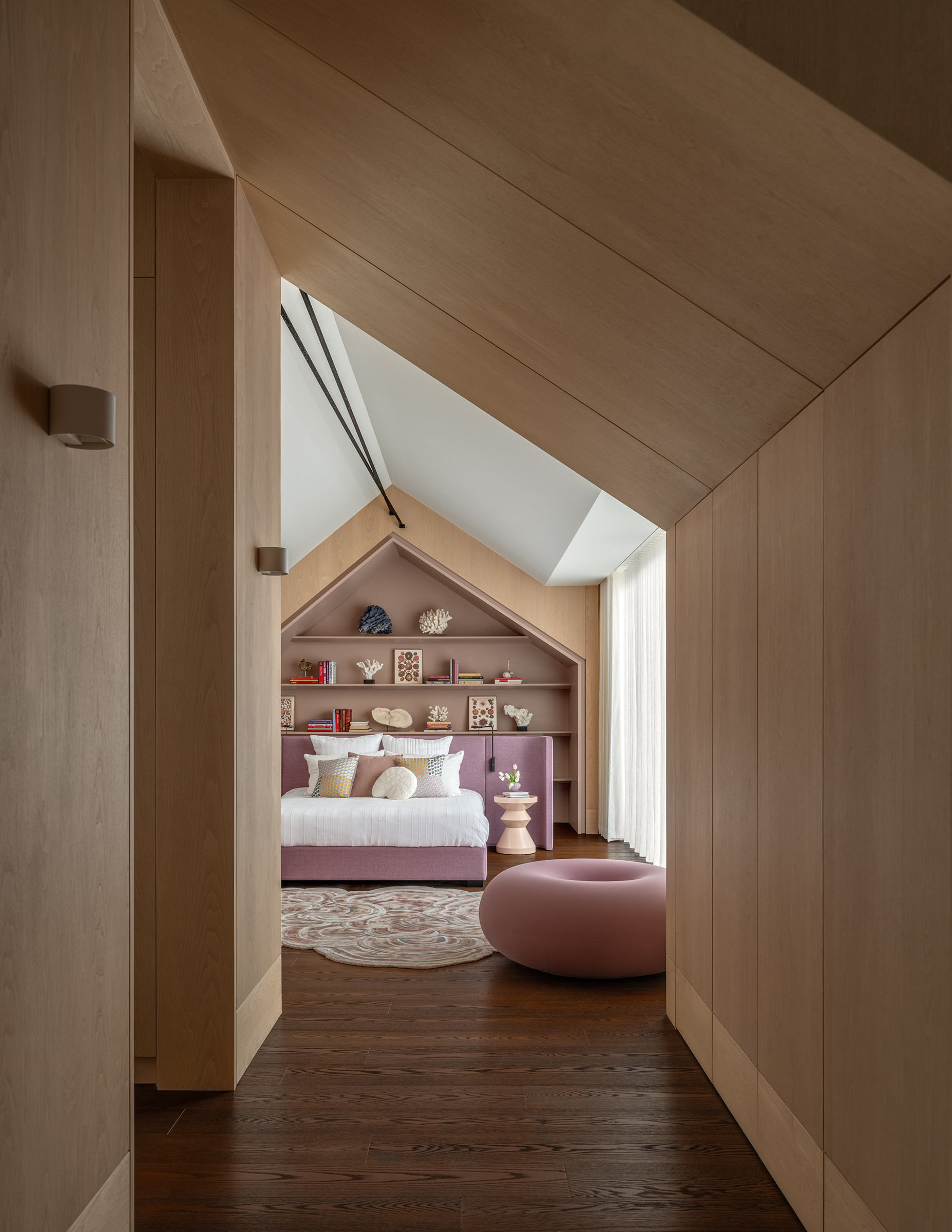 London Design Awards | Showroom / Exhibit TianTong 198 - Court...